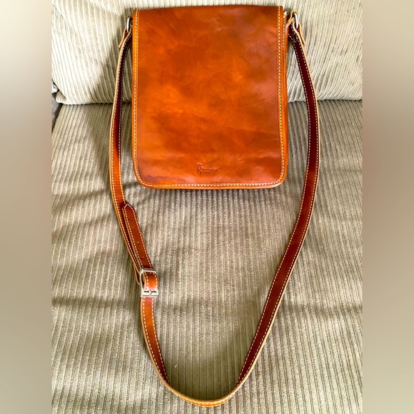 Raffaello | Bags | Raffaello Handmade Italian Leather Crossbody Bag ...